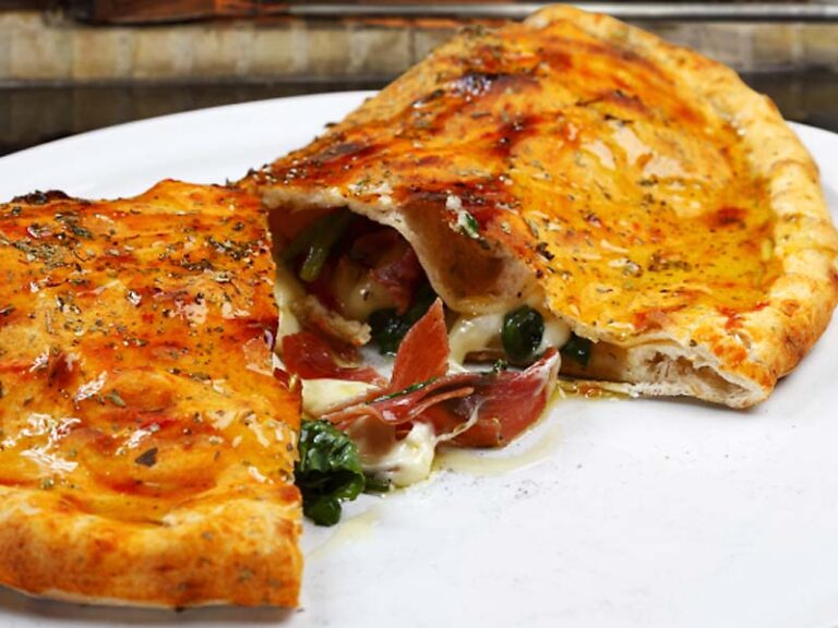 Descubriendo el calzone, una delicia napolitana - Recetas mediterráneas